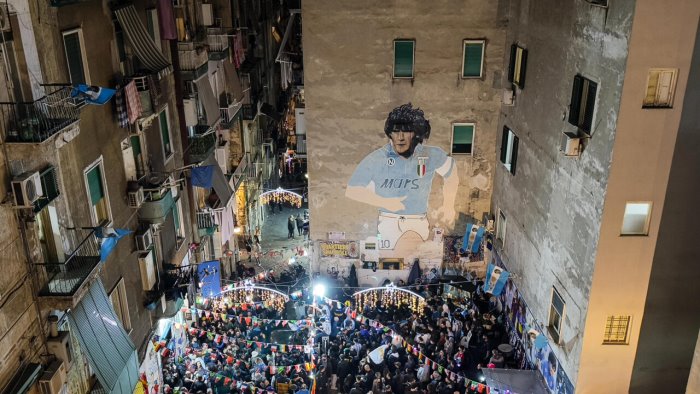 Vince Messi nel nome di Diego, è festa a Napoli fino a notte fonda ...