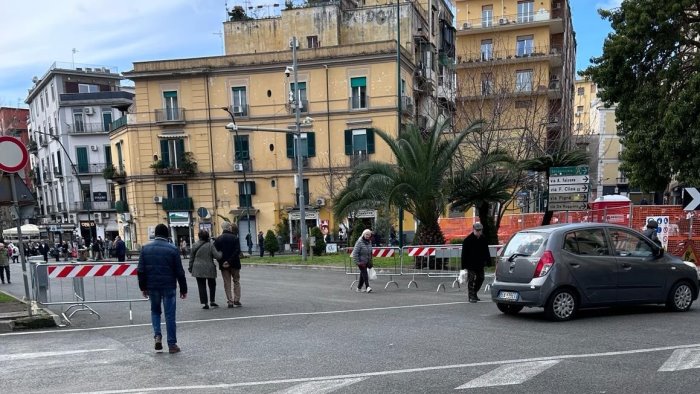 Vomero in tilt: a Piazza degli Artisti la gente si ribella e riapre la ...
