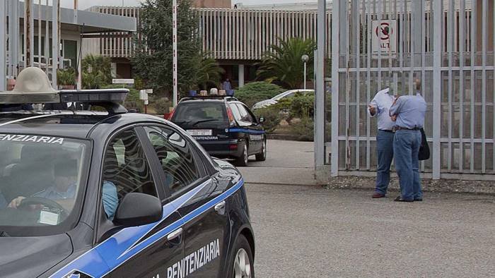 Cellulari e droga nel carcere di Benevento con un drone: scatta il sequestro - Ottopagine.it ...