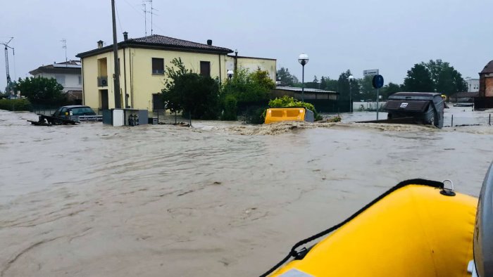 Alluvione Emilia Romagna, in arrivo aiuti e volontari dalla Campania ...